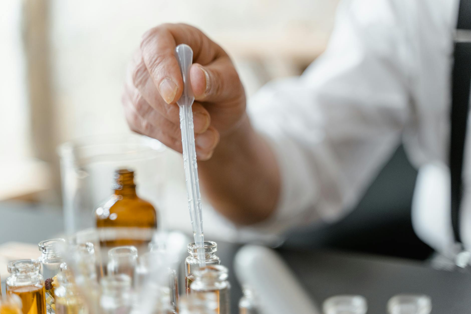 Acizii exfolianți (AHA/BHA): cum îi folosești corect - Doctorite